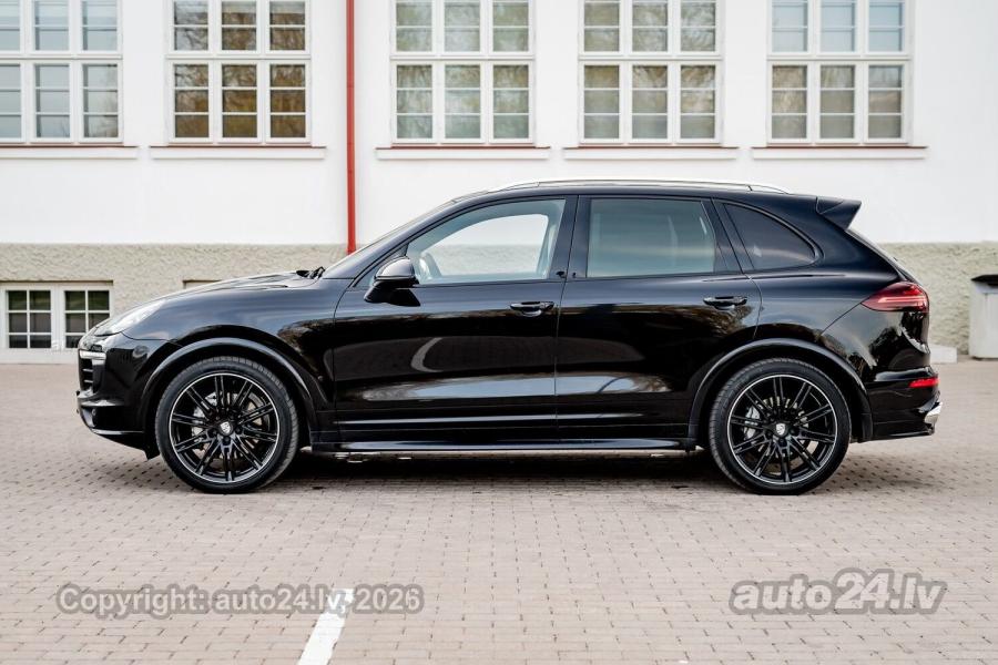Black Porsche Cayenne 2016 in Tallinn, with an engine capacity of 4.10 L and mileage of 180 thousand km for 27600 €, photo 4 on AUTOMOTO.COM.LV