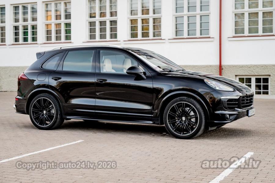 Black Porsche Cayenne 2016 in Tallinn, with an engine capacity of 4.10 L and mileage of 180 thousand km for 27600 €, photo 5 on AUTOMOTO.COM.LV