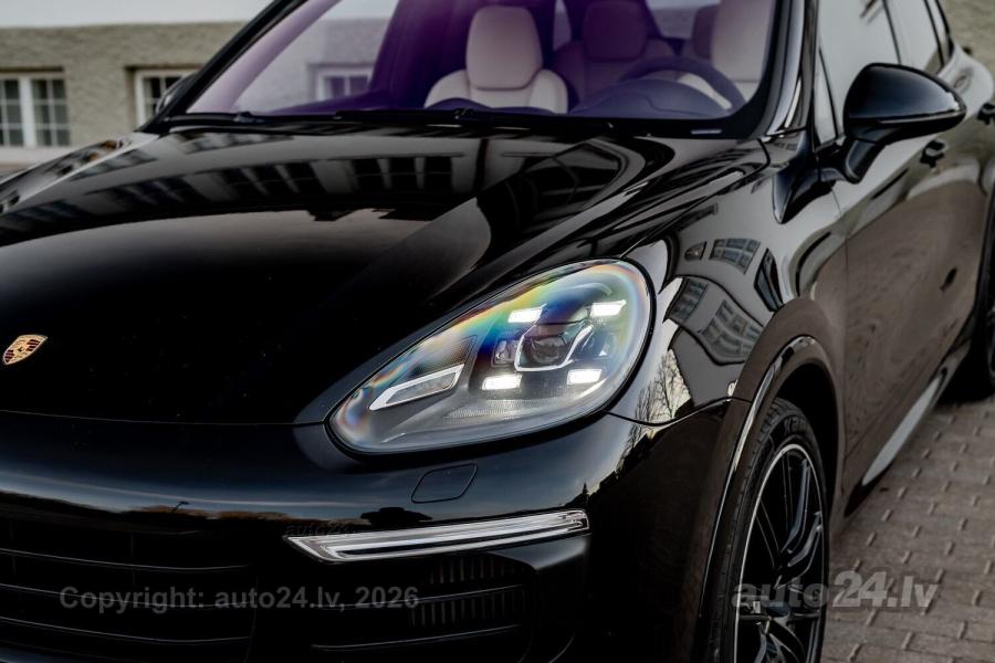 Black Porsche Cayenne 2016 in Tallinn, with an engine capacity of 4.10 L and mileage of 180 thousand km for 27600 €, photo 6 on AUTOMOTO.COM.LV