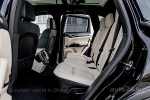 Black Porsche Cayenne 2016 in Tallinn, with an engine capacity of 4.10 L and mileage of 180 thousand km for 27600 €, photo 9 on AUTOMOTO.COM.LV