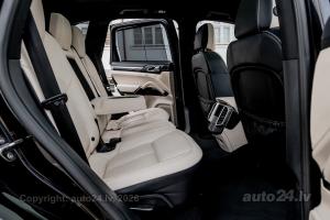 Black Porsche Cayenne 2016 in Tallinn, with an engine capacity of 4.10 L and mileage of 180 thousand km for 27600 €, photo 10 on AUTOMOTO.COM.LV