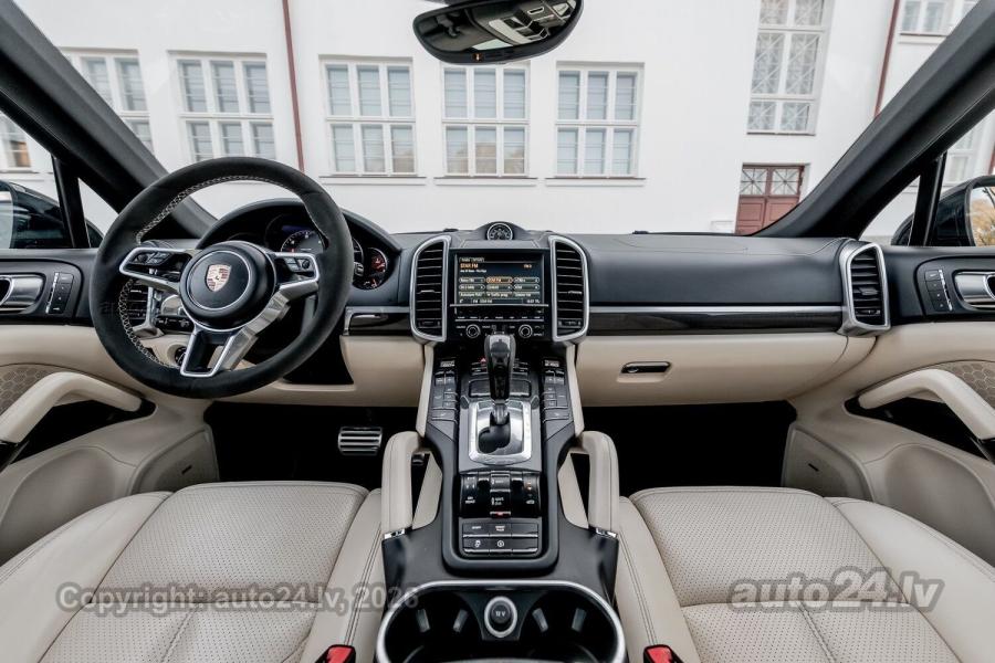 Black Porsche Cayenne 2016 in Tallinn, with an engine capacity of 4.10 L and mileage of 180 thousand km for 27600 €, photo 11 on AUTOMOTO.COM.LV