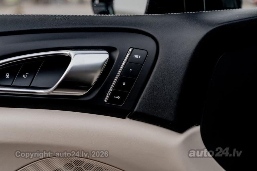 Black Porsche Cayenne 2016 in Tallinn, with an engine capacity of 4.10 L and mileage of 180 thousand km for 27600 €, photo 12 on AUTOMOTO.COM.LV