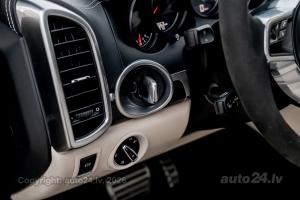 Black Porsche Cayenne 2016 in Tallinn, with an engine capacity of 4.10 L and mileage of 180 thousand km for 27600 €, photo 16 on AUTOMOTO.COM.LV
