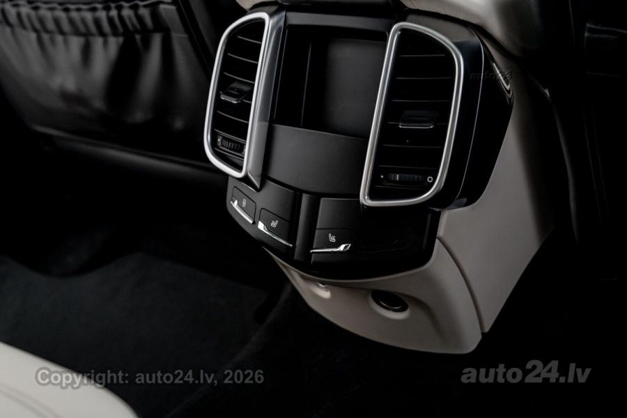 Black Porsche Cayenne 2016 in Tallinn, with an engine capacity of 4.10 L and mileage of 180 thousand km for 27600 €, photo 19 on AUTOMOTO.COM.LV