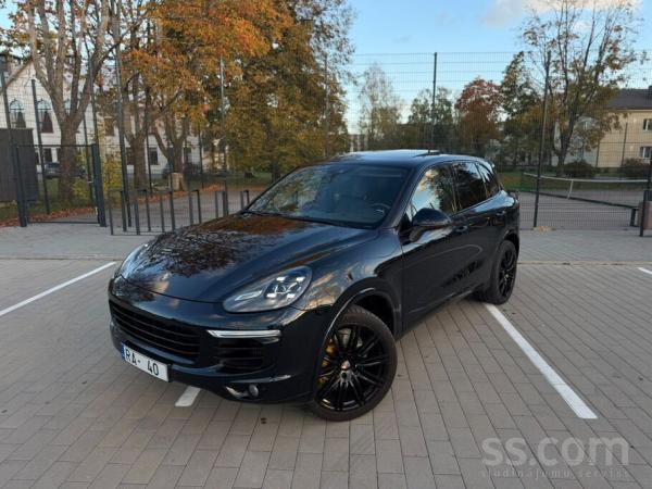 Melns Porsche Cayenne 2016 Jelgava, ar dzinēja tilpumu 3.00 L un nobraukumu 250 tūkst. km par 24500 €, foto 1 vietnē AUTOMOTO.COM.LV
