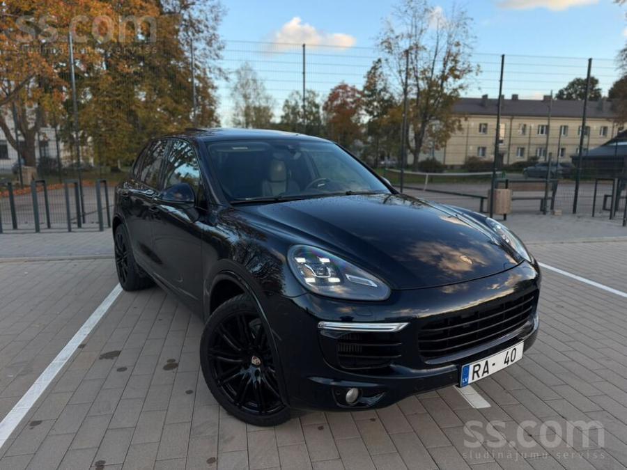 Melns Porsche Cayenne 2016 Jelgava, ar dzinēja tilpumu 3.00 L un nobraukumu 250 tūkst. km par 24500 €, foto 3 vietnē AUTOMOTO.COM.LV