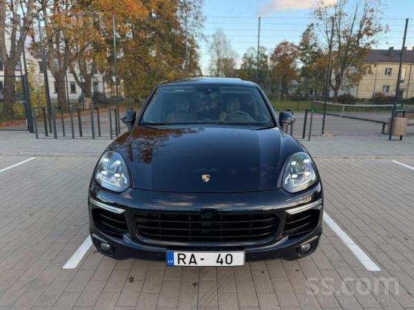 Melns Porsche Cayenne 2016 Jelgava, ar dzinēja tilpumu 3.00 L un nobraukumu 250 tūkst. km par 24500 €, foto 4 vietnē AUTOMOTO.COM.LV
