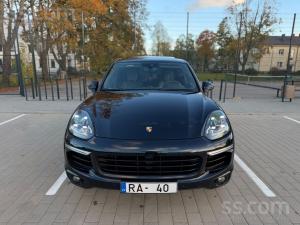 Melns Porsche Cayenne 2016 Jelgava, ar dzinēja tilpumu 3.00 L un nobraukumu 250 tūkst. km par 24500 €, foto 4 vietnē AUTOMOTO.COM.LV