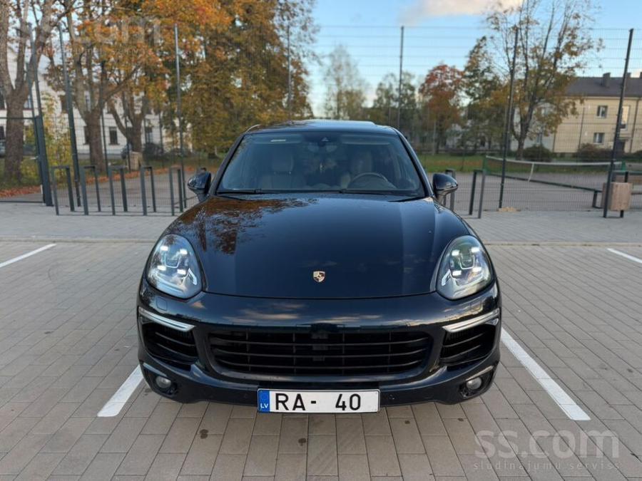 Melns Porsche Cayenne 2016 Jelgava, ar dzinēja tilpumu 3.00 L un nobraukumu 250 tūkst. km par 24500 €, foto 4 vietnē AUTOMOTO.COM.LV