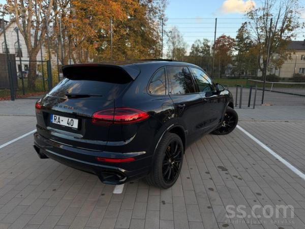 Melns Porsche Cayenne 2016 Jelgava, ar dzinēja tilpumu 3.00 L un nobraukumu 250 tūkst. km par 24500 €, foto 7 vietnē AUTOMOTO.COM.LV