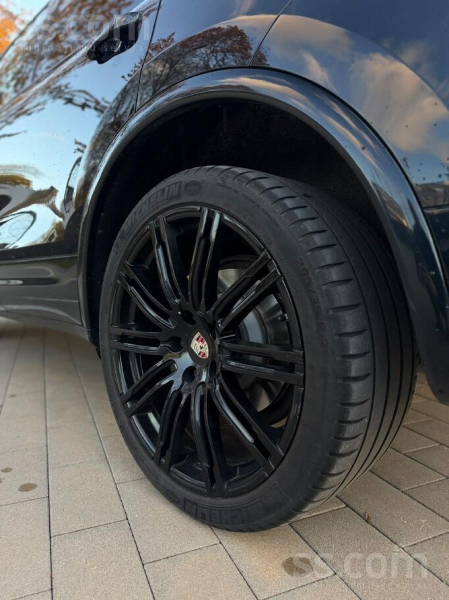 Melns Porsche Cayenne 2016 Jelgava, ar dzinēja tilpumu 3.00 L un nobraukumu 250 tūkst. km par 24500 €, foto 8 vietnē AUTOMOTO.COM.LV