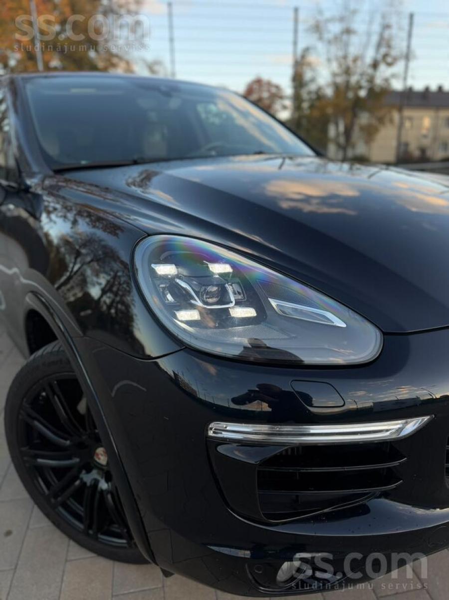 Melns Porsche Cayenne 2016 Jelgava, ar dzinēja tilpumu 3.00 L un nobraukumu 250 tūkst. km par 24500 €, foto 9 vietnē AUTOMOTO.COM.LV