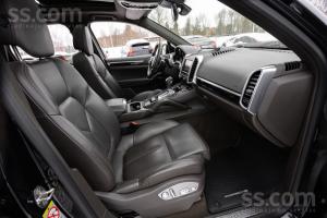 Melns Porsche Cayenne 2016 Jelgava, ar dzinēja tilpumu 3.00 L un nobraukumu 250 tūkst. km par 24500 €, foto 10 vietnē AUTOMOTO.COM.LV