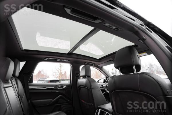 Melns Porsche Cayenne 2016 Jelgava, ar dzinēja tilpumu 3.00 L un nobraukumu 250 tūkst. km par 24500 €, foto 11 vietnē AUTOMOTO.COM.LV