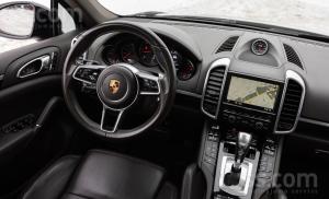 Melns Porsche Cayenne 2016 Jelgava, ar dzinēja tilpumu 3.00 L un nobraukumu 250 tūkst. km par 24500 €, foto 12 vietnē AUTOMOTO.COM.LV