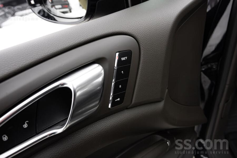 Melns Porsche Cayenne 2016 Jelgava, ar dzinēja tilpumu 3.00 L un nobraukumu 250 tūkst. km par 24500 €, foto 14 vietnē AUTOMOTO.COM.LV
