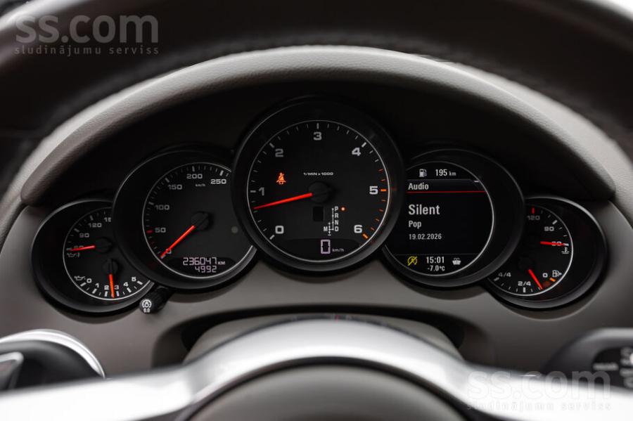 Melns Porsche Cayenne 2016 Jelgava, ar dzinēja tilpumu 3.00 L un nobraukumu 250 tūkst. km par 24500 €, foto 19 vietnē AUTOMOTO.COM.LV