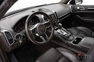 Melns Porsche Cayenne 2016 Jelgava, ar dzinēja tilpumu 3.00 L un nobraukumu 250 tūkst. km par 24500 €, foto 22 vietnē AUTOMOTO.COM.LV