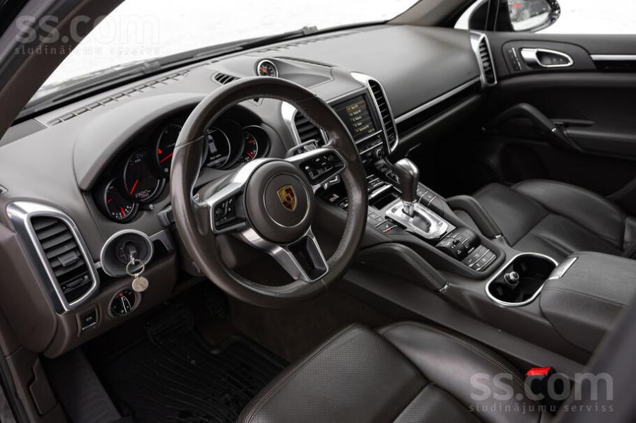 Melns Porsche Cayenne 2016 Jelgava, ar dzinēja tilpumu 3.00 L un nobraukumu 250 tūkst. km par 24500 €, foto 22 vietnē AUTOMOTO.COM.LV