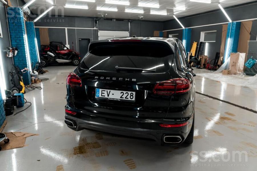 Melns Porsche Cayenne 2017 Rīga, ar dzinēja tilpumu 3.00 L un nobraukumu 77 tūkst. km par 33000 €, foto 4 vietnē AUTOMOTO.COM.LV