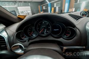 Melns Porsche Cayenne 2017 Rīga, ar dzinēja tilpumu 3.00 L un nobraukumu 77 tūkst. km par 33000 €, foto 7 vietnē AUTOMOTO.COM.LV