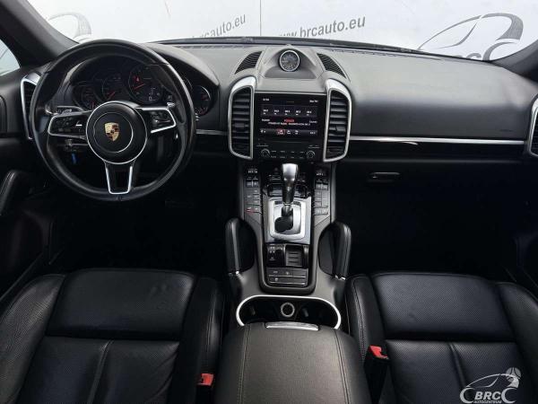 Melns Porsche Cayenne 2017 Klaipėda, ar dzinēja tilpumu 3.60 L un nobraukumu 157 tūkst. km par 20500 €, foto 4 vietnē AUTOMOTO.COM.LV