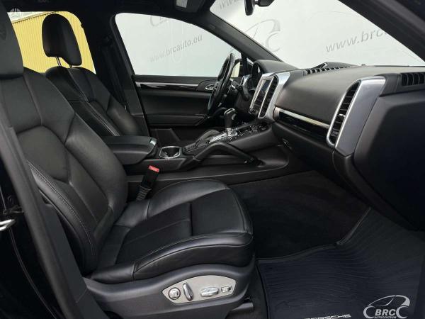 Melns Porsche Cayenne 2017 Klaipėda, ar dzinēja tilpumu 3.60 L un nobraukumu 157 tūkst. km par 20500 €, foto 10 vietnē AUTOMOTO.COM.LV