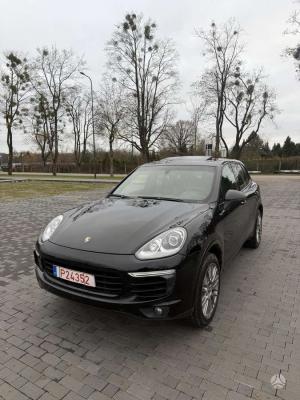 Black Porsche Cayenne 2017 in Kaunas, with an engine capacity of 3.60 L and mileage of 175 thousand km for 18500 €, photo  on AUTOMOTO.COM.LV