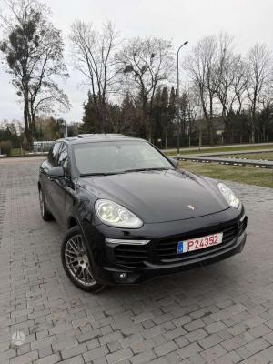 Melns Porsche Cayenne 2017 Kauņa, ar dzinēja tilpumu 3.60 L un nobraukumu 175 tūkst. km par 18500 €, foto 2 vietnē AUTOMOTO.COM.LV