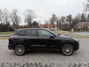 Melns Porsche Cayenne 2017 Kauņa, ar dzinēja tilpumu 3.60 L un nobraukumu 175 tūkst. km par 18500 €, foto 4 vietnē AUTOMOTO.COM.LV