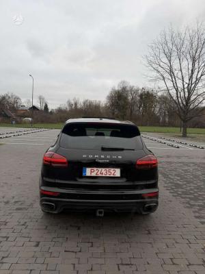 Melns Porsche Cayenne 2017 Kauņa, ar dzinēja tilpumu 3.60 L un nobraukumu 175 tūkst. km par 18500 €, foto 13 vietnē AUTOMOTO.COM.LV