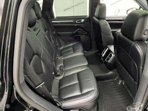 Black Porsche Cayenne 2017 in Vilnius, with an engine capacity of 3.00 L and mileage of 244 thousand km for 19900 €, photo 14 on AUTOMOTO.COM.LV