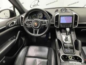 Black Porsche Cayenne 2017 in Vilnius, with an engine capacity of 3.00 L and mileage of 244 thousand km for 19900 €, photo 17 on AUTOMOTO.COM.LV