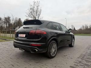 Black Porsche Cayenne 2017 in Kaunas, with an engine capacity of 3.60 L and mileage of 175 thousand km for 17500 €, photo 8 on AUTOMOTO.COM.LV