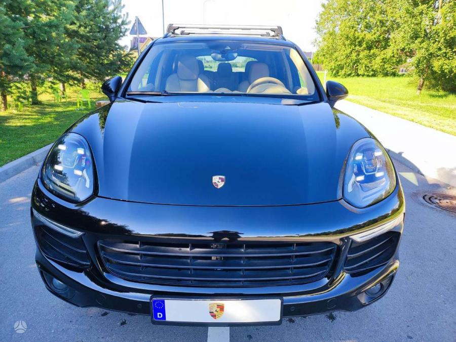 Black Porsche Cayenne 2017 in Klaipeda, with an engine capacity of 3.60 L and mileage of 129 thousand km for 23500 €, photo 1 on AUTOMOTO.COM.LV