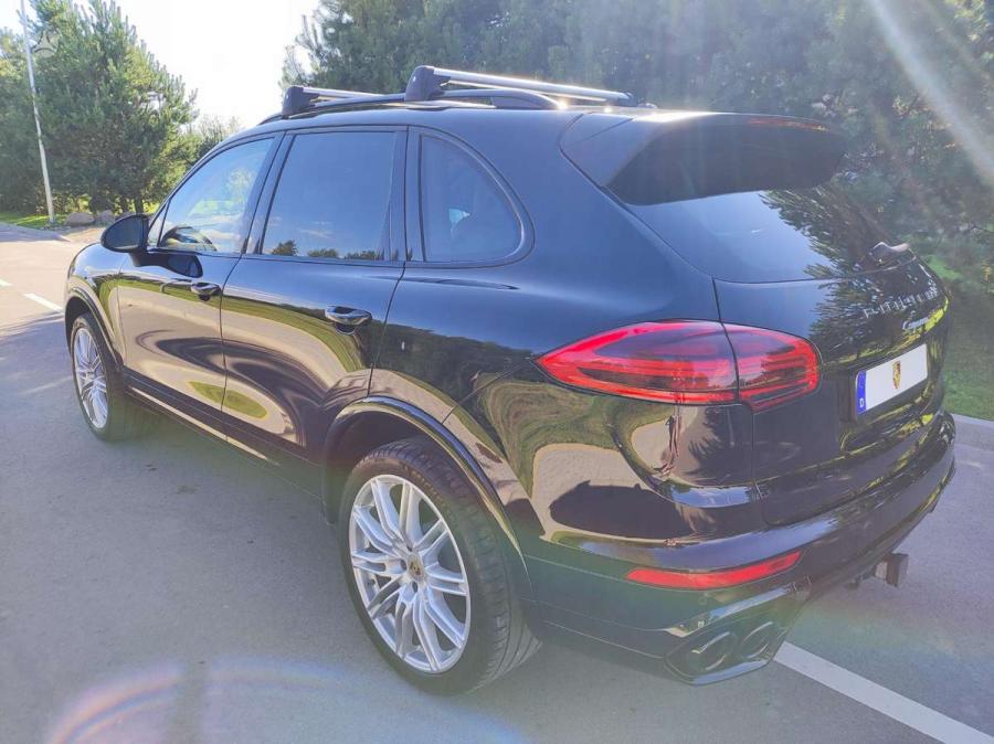 Black Porsche Cayenne 2017 in Klaipeda, with an engine capacity of 3.60 L and mileage of 129 thousand km for 23500 €, photo 4 on AUTOMOTO.COM.LV