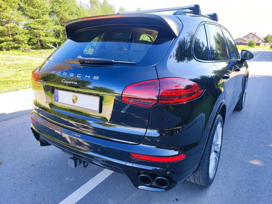 Black Porsche Cayenne 2017 in Klaipeda, with an engine capacity of 3.60 L and mileage of 129 thousand km for 23500 €, photo 5 on AUTOMOTO.COM.LV
