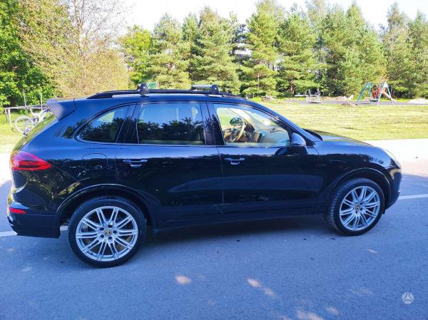Black Porsche Cayenne 2017 in Klaipeda, with an engine capacity of 3.60 L and mileage of 129 thousand km for 23500 €, photo 6 on AUTOMOTO.COM.LV