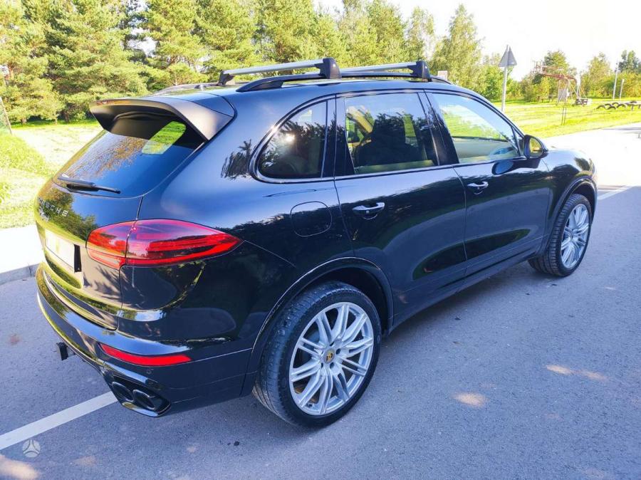 Black Porsche Cayenne 2017 in Klaipeda, with an engine capacity of 3.60 L and mileage of 129 thousand km for 23500 €, photo 7 on AUTOMOTO.COM.LV