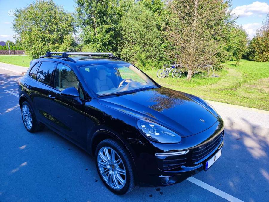 Black Porsche Cayenne 2017 in Klaipeda, with an engine capacity of 3.60 L and mileage of 129 thousand km for 23500 €, photo 8 on AUTOMOTO.COM.LV