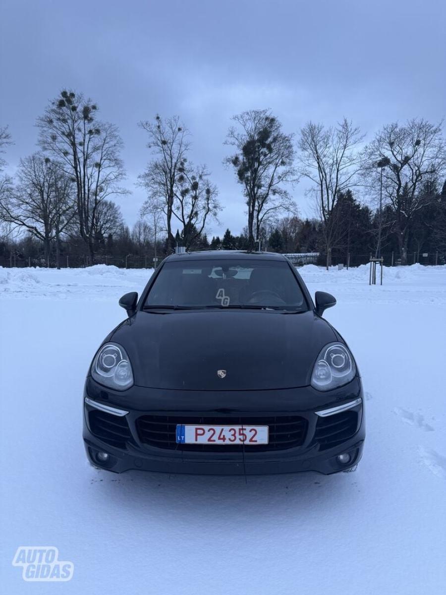 Melns Porsche Cayenne 2017 Kauņa, ar dzinēja tilpumu 3.60 L un nobraukumu 170 tūkst. km par 19999 €, foto 1 vietnē AUTOMOTO.COM.LV