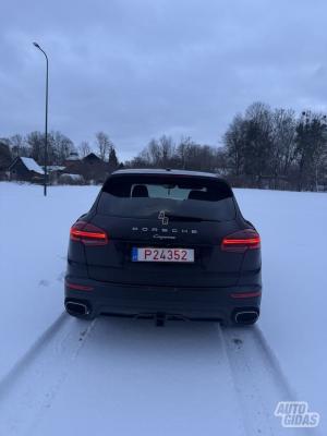 Melns Porsche Cayenne 2017 Kauņa, ar dzinēja tilpumu 3.60 L un nobraukumu 170 tūkst. km par 19999 €, foto 7 vietnē AUTOMOTO.COM.LV