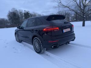 Melns Porsche Cayenne 2017 Kauņa, ar dzinēja tilpumu 3.60 L un nobraukumu 170 tūkst. km par 19999 €, foto 10 vietnē AUTOMOTO.COM.LV