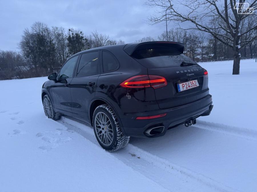 Melns Porsche Cayenne 2017 Kauņa, ar dzinēja tilpumu 3.60 L un nobraukumu 170 tūkst. km par 19999 €, foto 10 vietnē AUTOMOTO.COM.LV