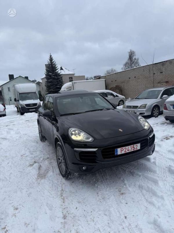 Melns Porsche Cayenne 2017 Kauņa, ar dzinēja tilpumu 3.60 L un nobraukumu 170 tūkst. km par 19999 €, foto 3 vietnē AUTOMOTO.COM.LV