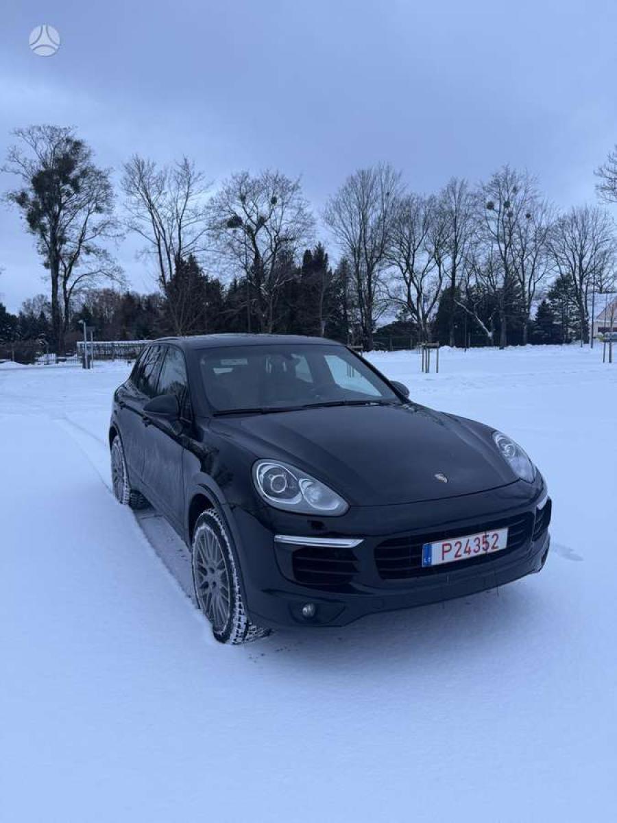 Melns Porsche Cayenne 2017 Kauņa, ar dzinēja tilpumu 3.60 L un nobraukumu 170 tūkst. km par 19999 €, foto 4 vietnē AUTOMOTO.COM.LV