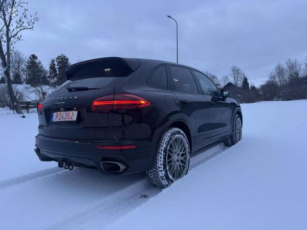 Melns Porsche Cayenne 2017 Kauņa, ar dzinēja tilpumu 3.60 L un nobraukumu 170 tūkst. km par 19999 €, foto 7 vietnē AUTOMOTO.COM.LV