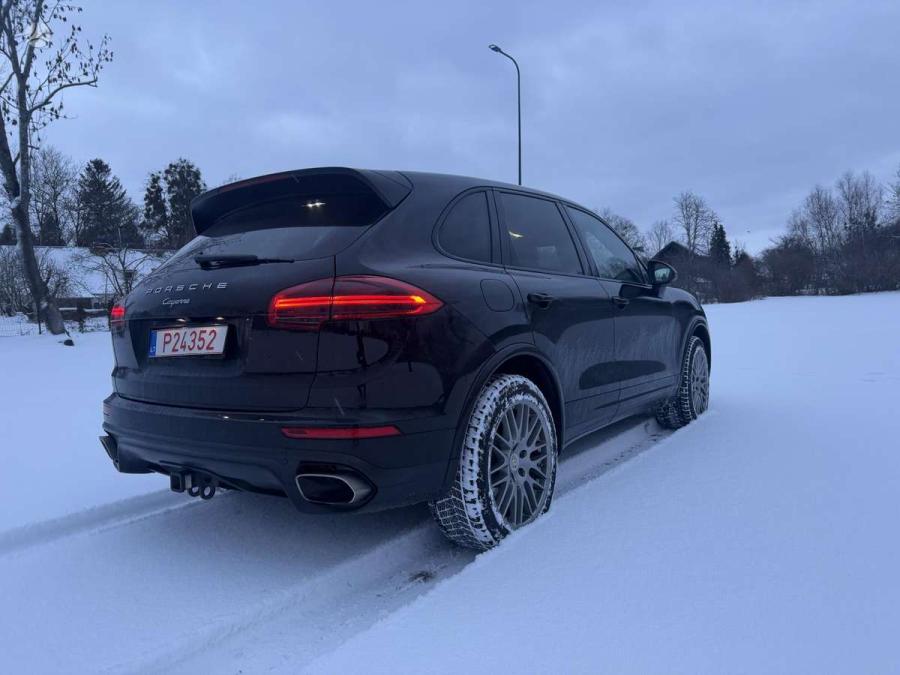 Melns Porsche Cayenne 2017 Kauņa, ar dzinēja tilpumu 3.60 L un nobraukumu 170 tūkst. km par 19999 €, foto 7 vietnē AUTOMOTO.COM.LV