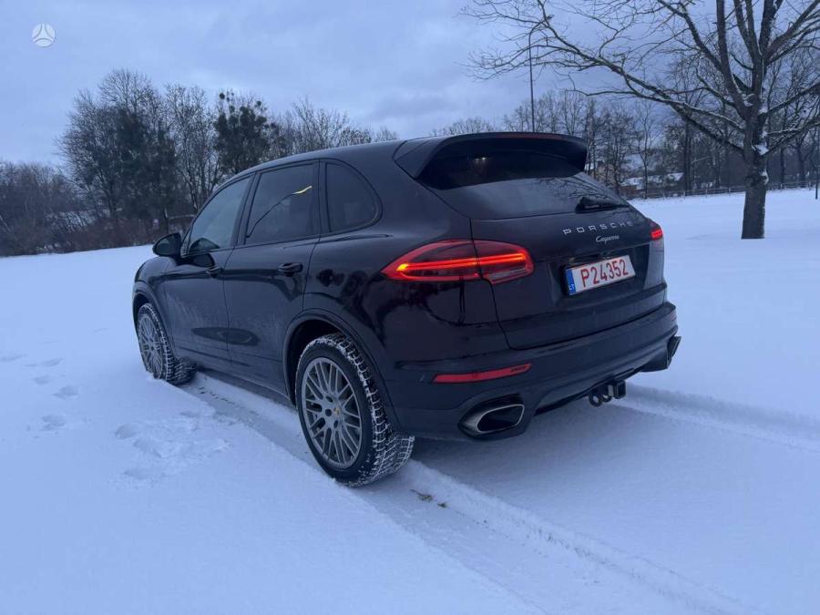 Melns Porsche Cayenne 2017 Kauņa, ar dzinēja tilpumu 3.60 L un nobraukumu 170 tūkst. km par 19999 €, foto 11 vietnē AUTOMOTO.COM.LV